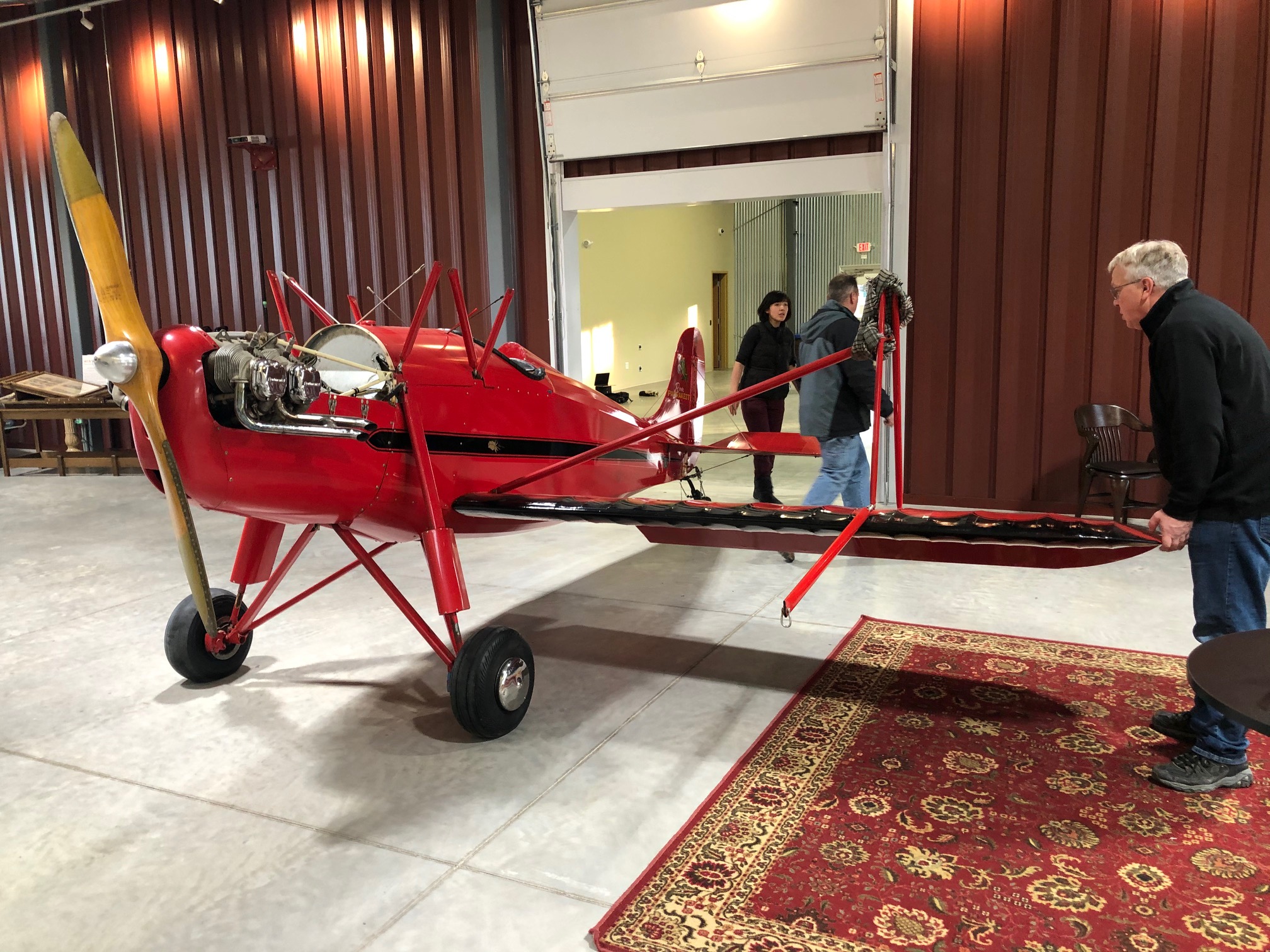 Moving Airplanes - Kelch Aviation Museum